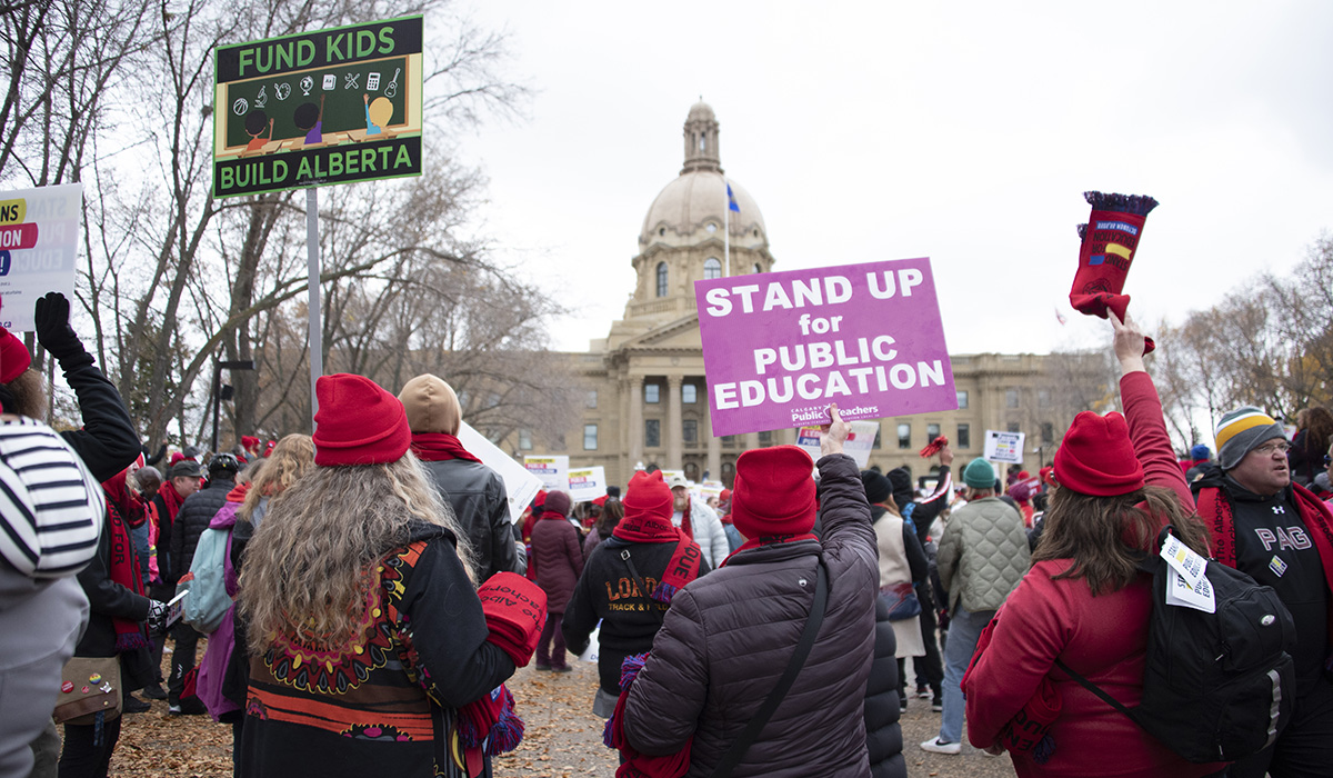 Rally attracts thousands | Alberta Teachers' Association